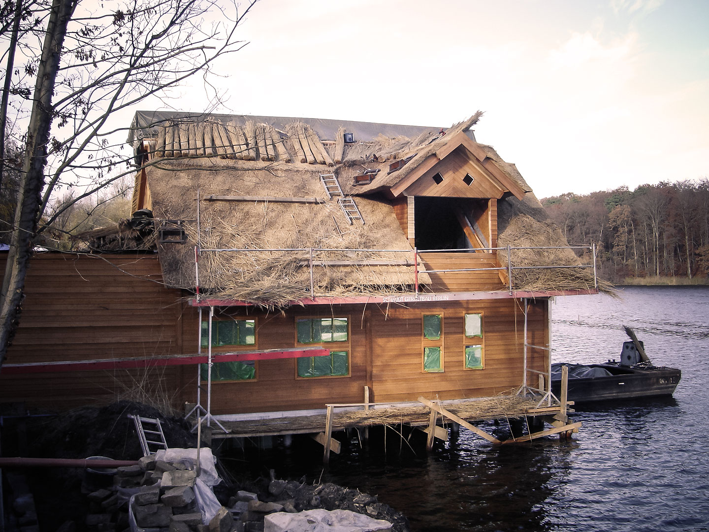 Bootshaus in Potsdam Griebnitzsee - IHR REETDACHDECKER FÜR BERLIN ...