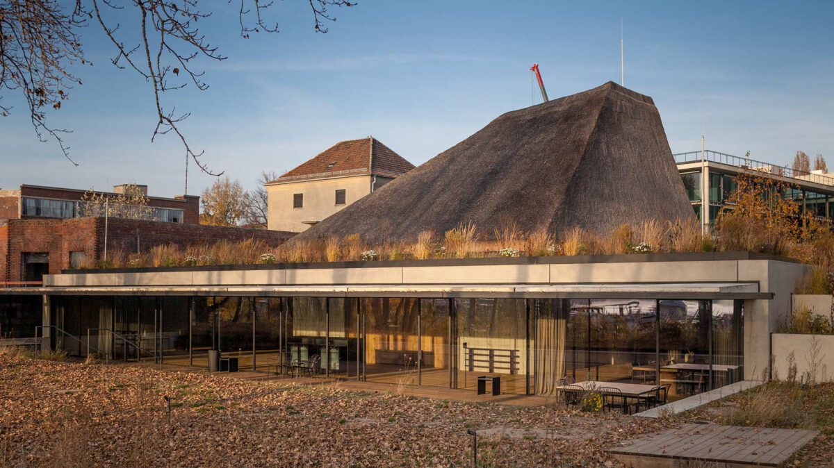 The Reethaus in Berlin-Lichtenberg - IHR REETDACHDECKER FÜR BERLIN ...