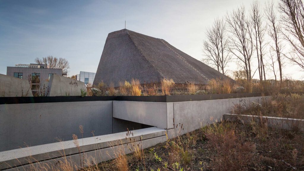 The Reethaus in Berlin-Lichtenberg - IHR REETDACHDECKER FÜR BERLIN ...