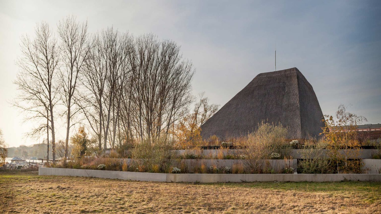 The Reethaus in Berlin-Lichtenberg - IHR REETDACHDECKER FÜR BERLIN ...
